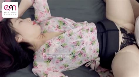 คลิปหลุดสาวจีน เงี่ยนแบบนี้ จะต้องจัดแบบ ทรีซั่ม ซะเลย Pornmomo