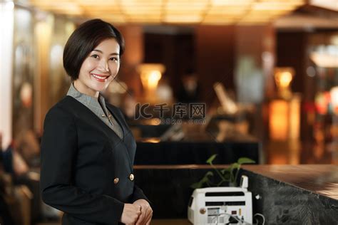 酒店经理肖像高清摄影大图 千库网
