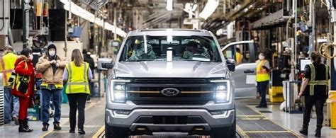 Ford Temporarily Stops The Production Of Several Cars Because It Has No
