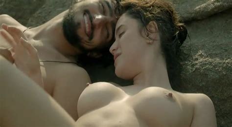 Naked Fernanda Vasconcellos in Pequeno Dicionário Amoroso 2