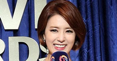 정지원 아나운서 가슴골 노출 여신 드레스 골든글러브상 야구인 시선 강탈