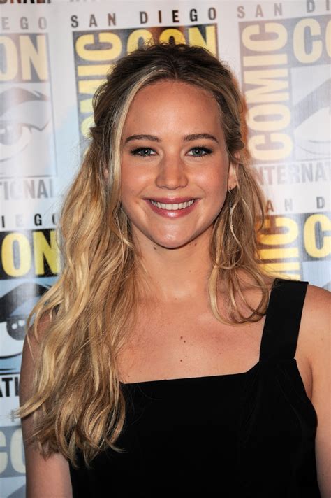 Jennifer Lawrence And Liam Hemsworth At Comic Con 2015 Ps Celebrity