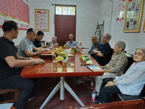 我校为年满80、90岁退休老同志举办主题祝寿活动 离退休工作处（关工委办公室）