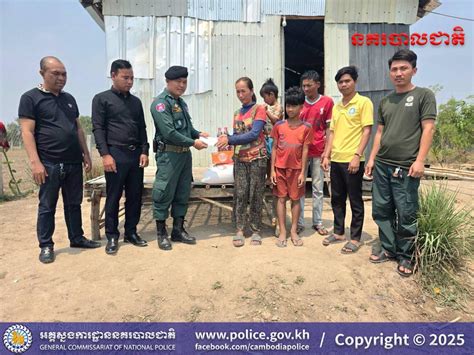 លោកវរសេនីយ៍ឯក សោម សោភ័ណ្ឌ នាំយកអំណោយទៅជូនគ្រួសារដែលជួបការលំបាកចំនួន ២គ្រួសារ