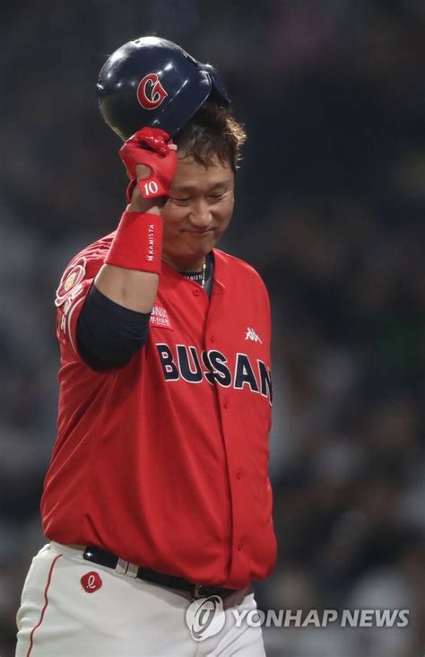 롯데 이대호 인사 연합뉴스