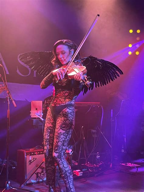 Amanda Shires Mantiene Vivo El Legado De Bobbie Nelson Con Su álbum