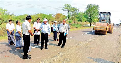 Myanmarnationalpost ဒုတိယဝန်ကြီး ဦးဝင်းဖေ ညောင်ဦးမြို့နယ်အတွင်းရှိ လမ်းလုပ်ငန်းဆောင်ရွက်နေမှုန