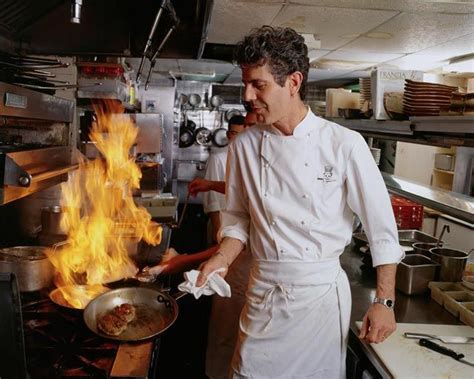 Anthony Bourdain Cố Đầu Bếp Mỹ Tiên Phong Khám Phá Các Nền Ẩm Thực
