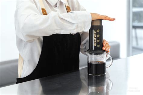 공기의 압력으로 추출하는 ‘에어로프레스 Coffee Guide