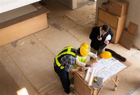 Meeting Engineers Or Architects For Projects Working With Partners And