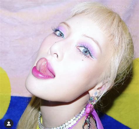 Y2k 서머 메이크업 우먼센스