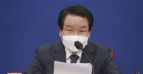 교수 한 명에 대학원생 수십명공장형연구실 제한 필요