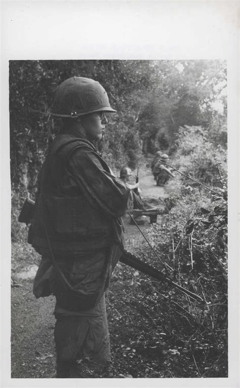 Pfc Donald Baldwin In Batangan Peninsula 1969 Pause Befo Flickr