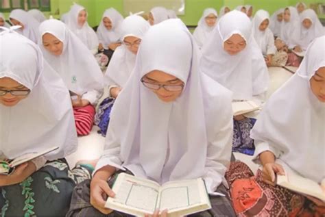 Batas Ketaatan Dan Kontak Fisik Santri Putri Dengan Ustaz Laki Laki Mengabarkan Kebaikan