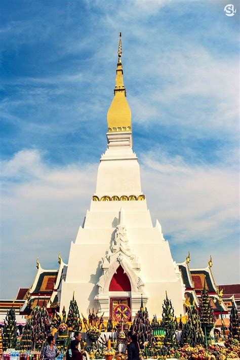 เที่ยวพระธาตุเชิงชุม ศูนย์รวมแห่งจิตศรัทธาของชาวสกลนคร