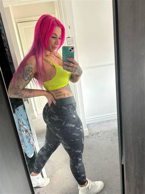 The Only Thing Keeping Me Going Is The Gym 💪 Who Else Goes To Keep Their Mind In Order R Selfie