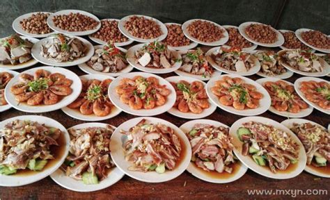 梦见好多人在吃席是什么意思预兆 原版周公解梦大全