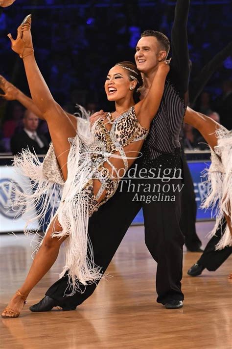 Монгол бүжигчин дэлхийн аварга боллоо