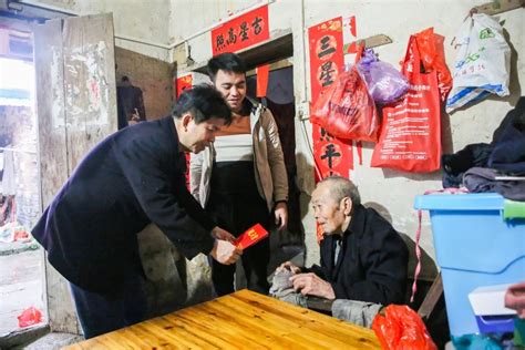 脚下沾着泥土 心中装着温暖澎湃号·政务澎湃新闻 The Paper
