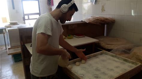 تقطيع عجين خبز الصاج تقريص Youtube