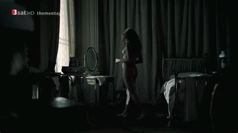 Голая Виттория Пуччини в The Crown Prince