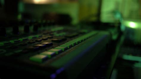 무료 이미지 합성기 신스 녹색 건반 음악 악기들 보케 컴퓨터 전자 제품 믹싱 콘솔 오디오 장비 과학 기술 전자 기기 4976x2800