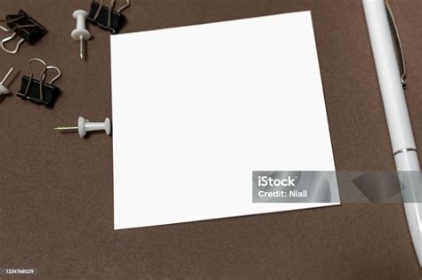 펜 연필 메모장 노트북 스테이플러 스테이플러 클리퍼 종이 클립 홀더 클립 보드 테이블 위에 배치 여러 모듬 컬렉션 사무실 문구 사진 0명에 대한 스톡 사진 및 기타 이미지