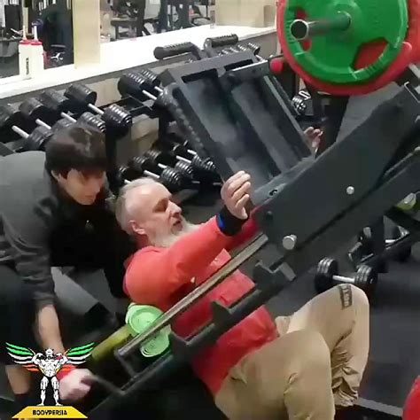 پرس سینه با دستگاه پرس پا