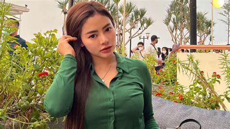 5 Pose Seksi Dada Montok Vitalia Sesha Full Tumpah Tumpah Halaman 2