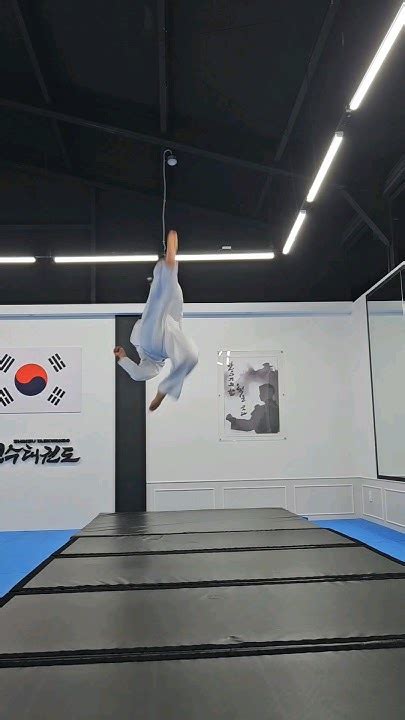 태권도발차기 측전 가위차기 측전반달킥 시범단 태권도 태권도시범단 Youtube