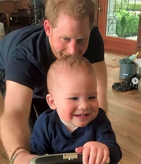 Prince Harrys Son Prince Archie Cutely Holds Onto Mum Meghans Legs In