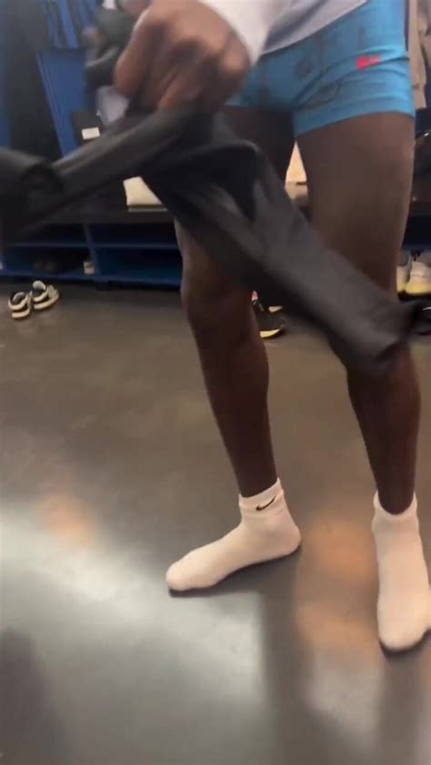 Big bulge in italian locker room No dick exposed ThisVid En español