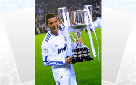 كريستيانو رونالدو يمدد عقده مع ريال مدريد