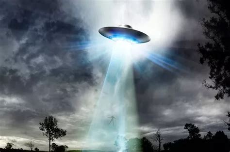 Cigar Shaped Ufo With Red Pulsating Glow In Seaside Town Prompts Bbc
