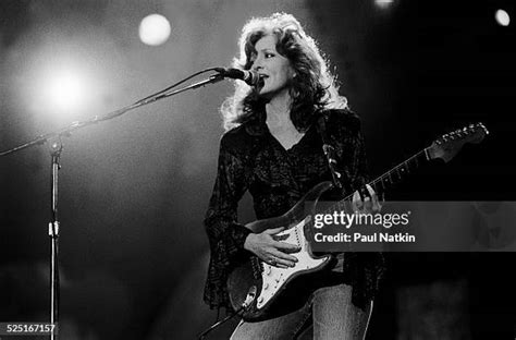 5167 Bonnie Raitt Photos And High Res Pictures Getty Images