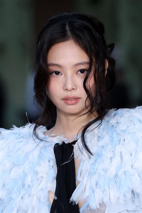 Blackpinks Jennie Flaunts Feminine Flair With Peekaboo Bra Layering