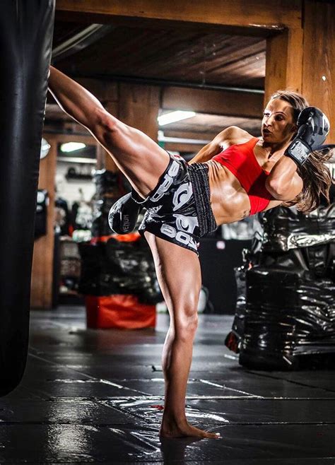 Pin By Joshua Moraes On Fotografia Muay Thai Women Martial Arts Women Muay Thai