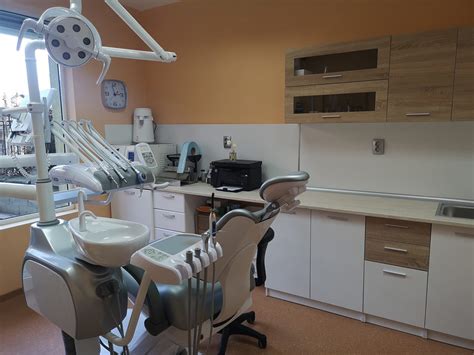 Почистване на зъбен камък с ултразвук полиране премахване на зъбни налепи и оцветявания плюс