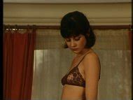 Naked Véronique Delbourg in L Esprit de famille