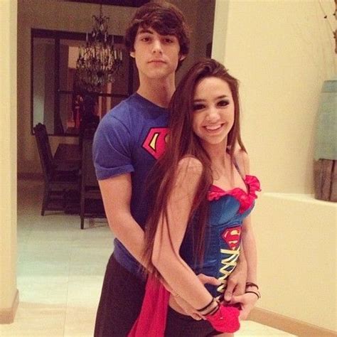 Alasan Kenapa Pacaran Sama Cowok Brondong Bikin Kamu Jadi Cewek Yang Mandiri