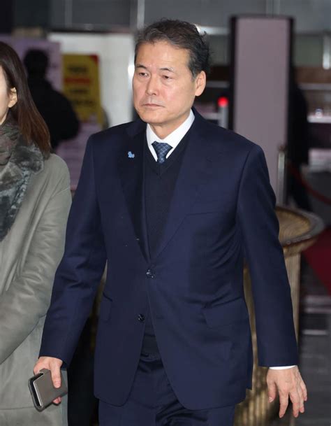 [속보] 警 계엄국무회의 참석 김영호 통일부 장관 어제 조사