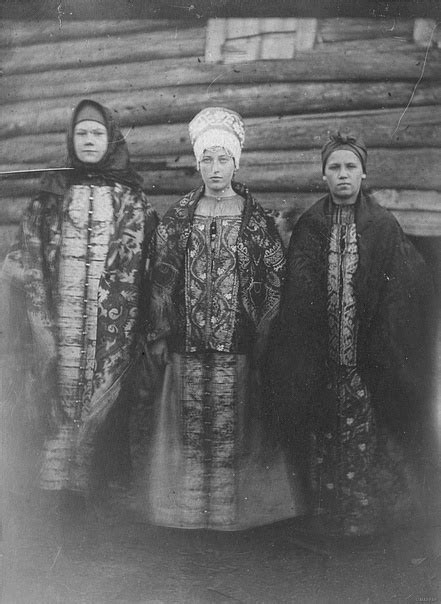 И ходили они как Богородицы Светлана Борисовна Адоньева От крестьянской одежды к