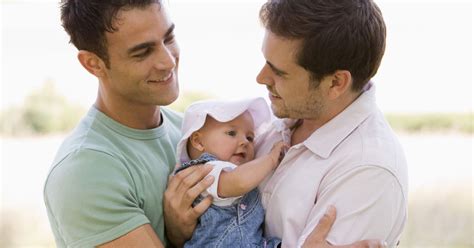 Homoparentalit Couple Homosexuel Sur Vit Avec Un Enfant