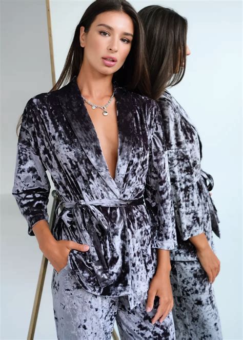 Дома тоже нужно выгляеть красотками а не ходить в старых майках Уютная одежда для женщин на Wb