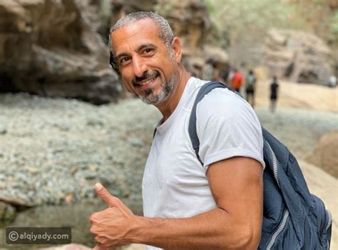 أحمد الشقيري يستعرض لياقته البدنية العالية ويقف رأساً على عقب