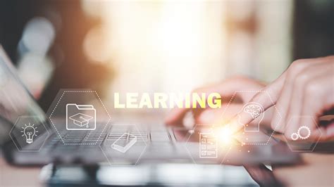 교육의 개념은 새로운 기술 비즈니스 교육 전문 과정 전문 세미나 E러닝에서 새로운 것을 배우면서 메모와 정보를 얻는 젊은 사업가를 추가합니다 스포츠 훈련에 대한 스톡 사진