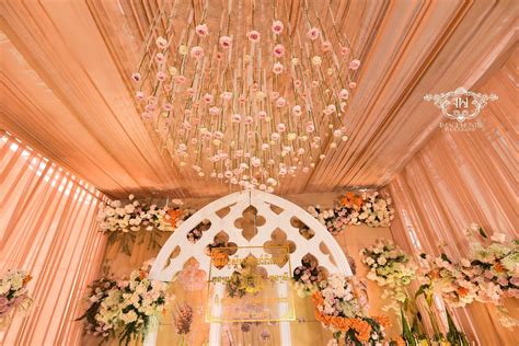 កប់ ពិធីរៀបមង្គលការរបស់ខ្ញុង ប្រារព្ធធ្វើឡើងនៅគេហដ្ឋានពិតមែន តែមានការតុបតែងដេគ័រផ្កាយ៉ាងប្រណីត