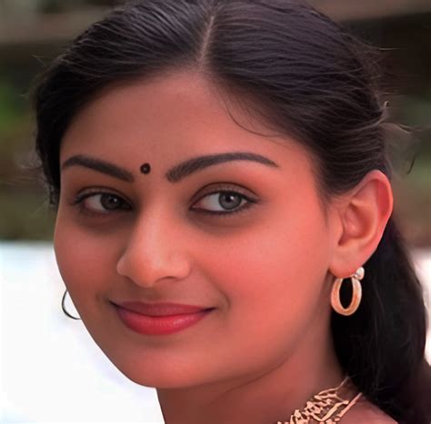 Close Ups Unnimary Deepa Flashback