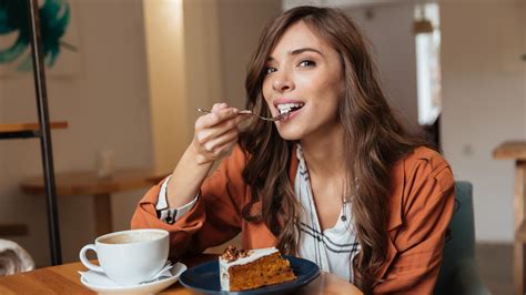 Диетолог назвала 4 правила для похудения без отказа от сладкого