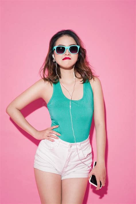 De Zomerdame Mooi Aziatisch Meisje Met Professioneel Make Up En S Stock